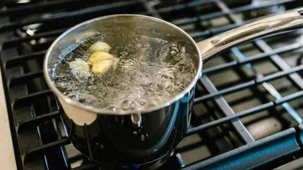 Boil 3 Cloves of Garlic in a Pot Before Going to Bed: What Happens