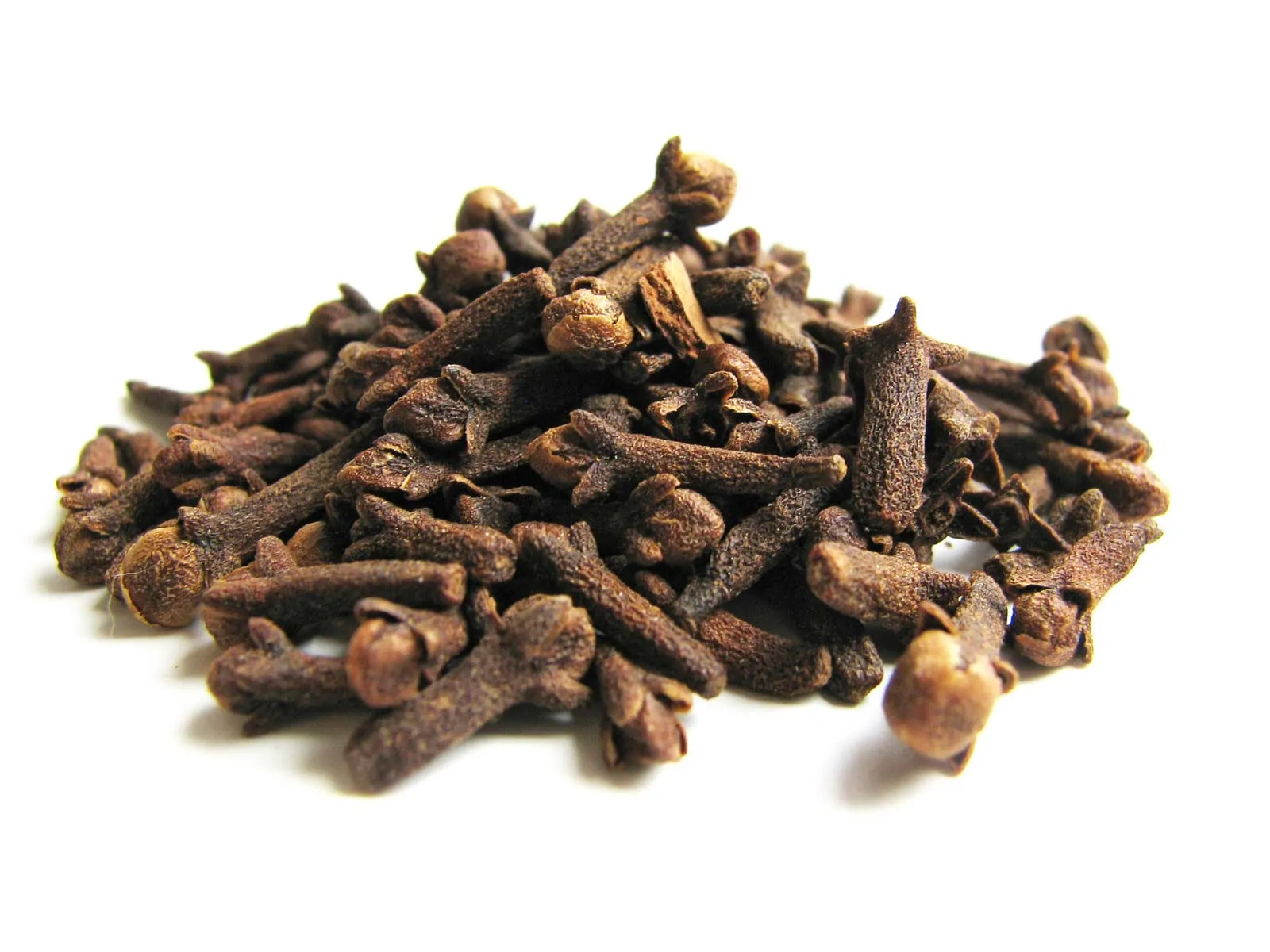 How to Use Cloves to Remove Bad Smell from the Bathroom