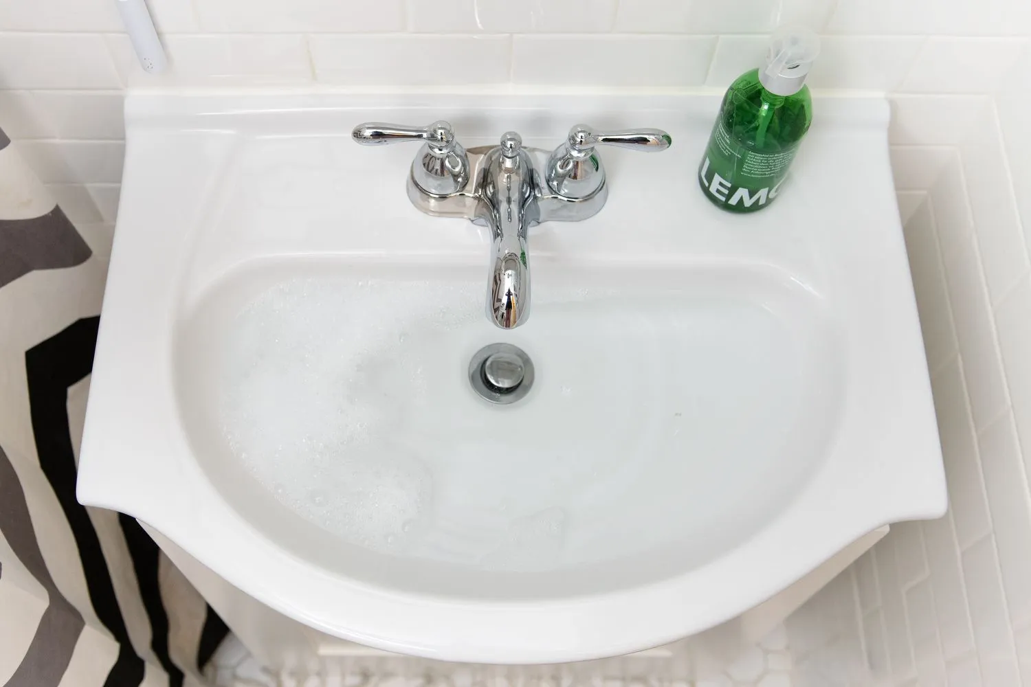 It Cleans the Drain Better Than a Machine — and the Bad Odor Disappears ...